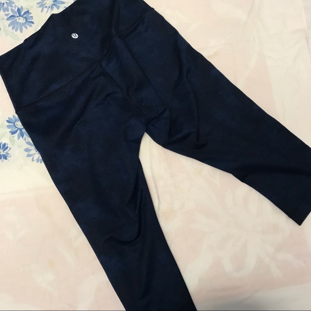 Lululemon Black And Royal Blue Capri Leggings - Gem